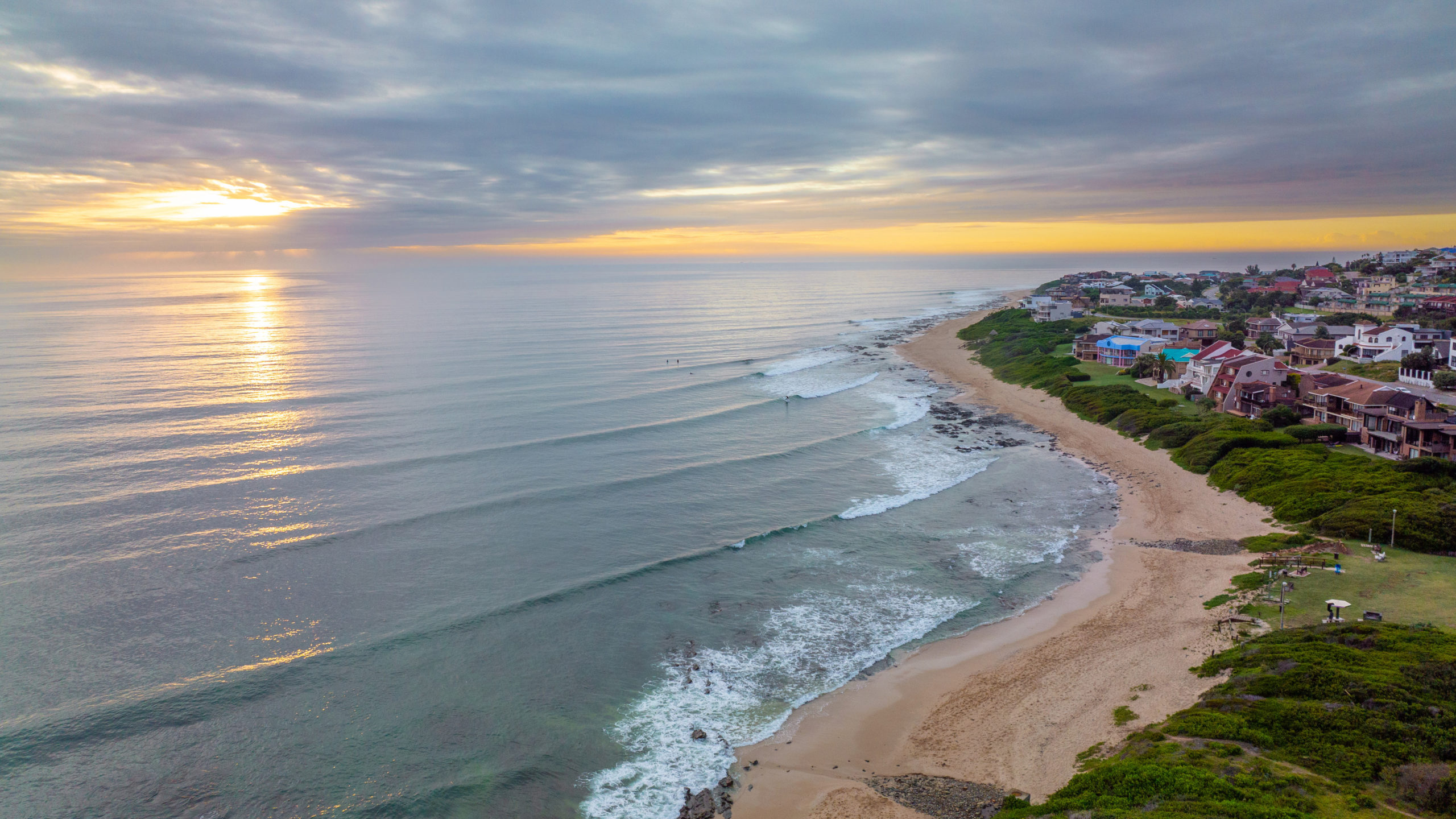 Surfing Jeffrey's Bay: A Guide to One of the World's Best Waves - Yeeew ...