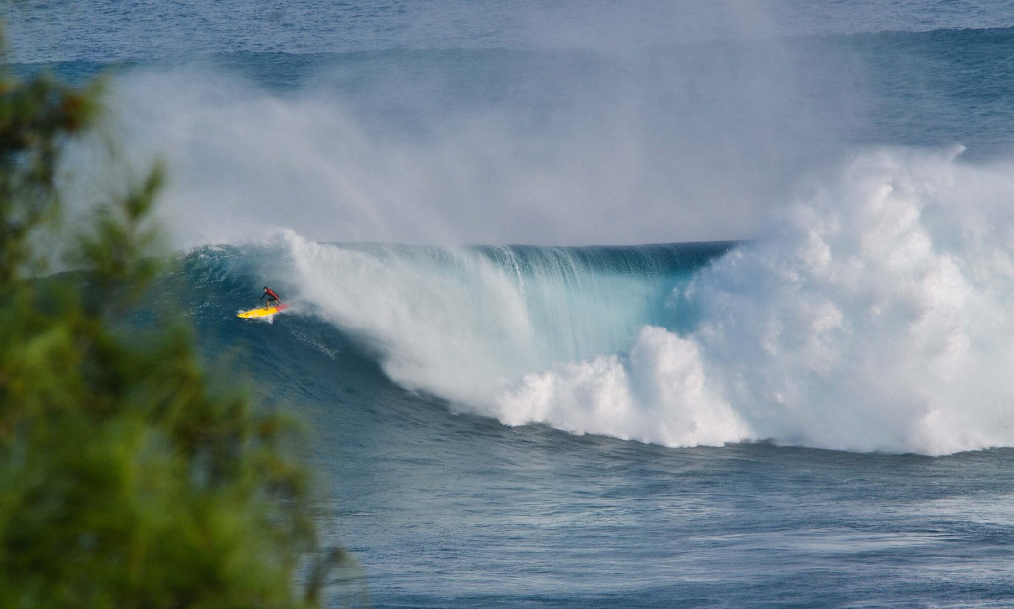 Jaws: The Ultimate Challenge for Big Wave Surfers - Yeeew! Mag